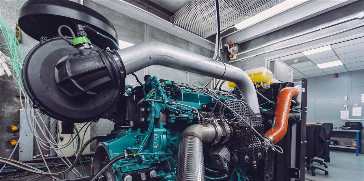 Volvo Penta, CMB.Tech partner on dual-fuel hydrogen engines - Power ...