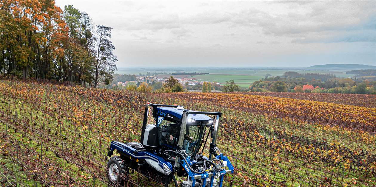 New Holland wins plant investment, launches TE6 straddle tractors ...