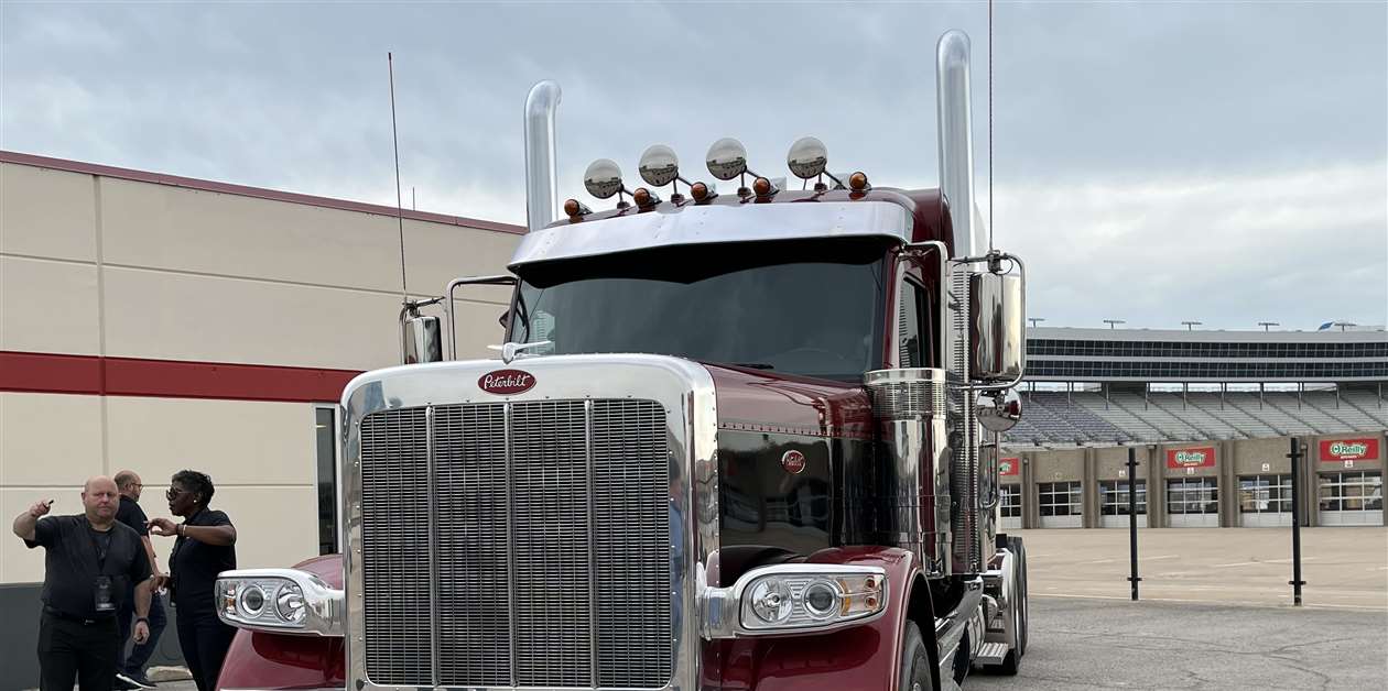 Peterbilt Model 589 adds new amenities to classic style - Power Progress