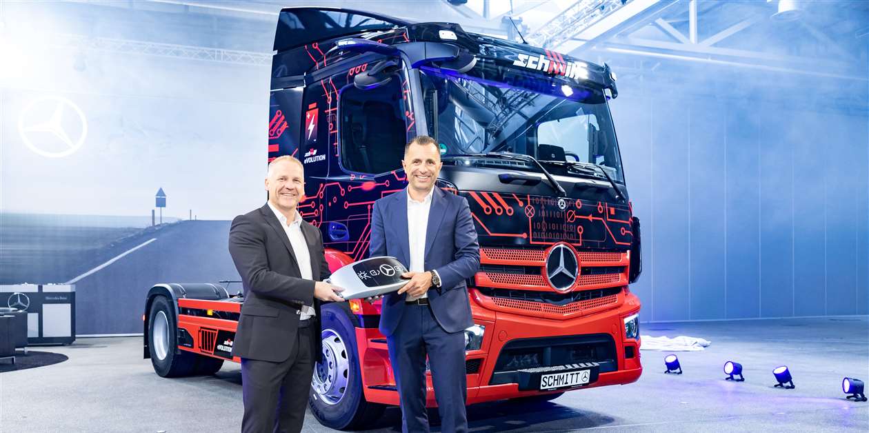 Daimler starts production on battery-electric medium-duty truck - Power ...