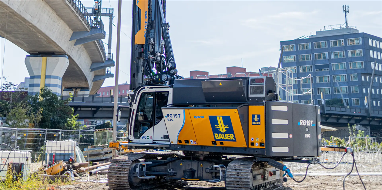 Hybrid pile driver deployed on train station project - Power Progress