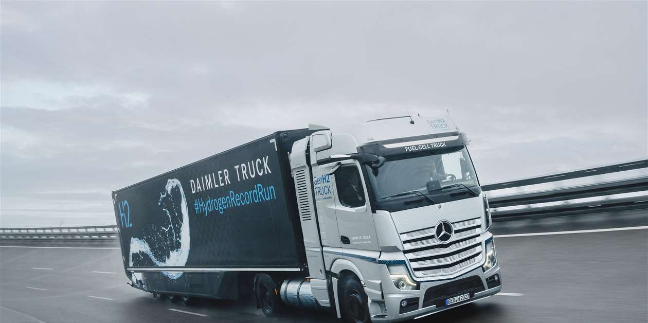 Daimler Truck entra en la segunda fase de pruebas con camiones de pila ...