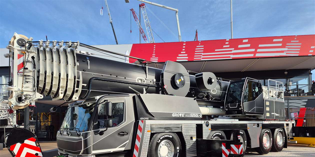Manitowoc shows all-terrain crane prototype - Power Progress