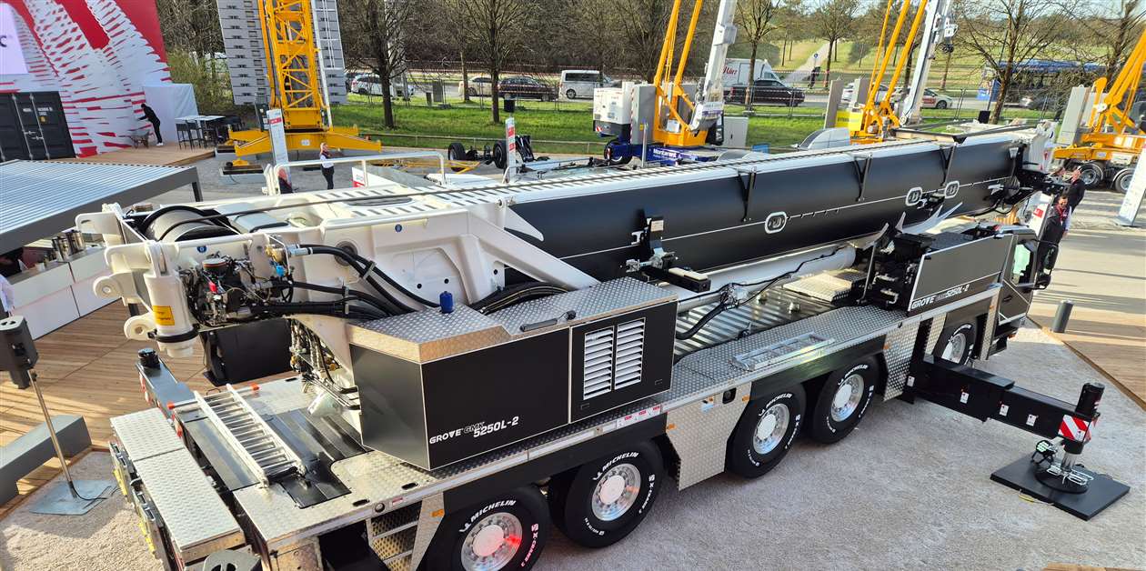 Manitowoc shows all-terrain crane prototype - Power Progress