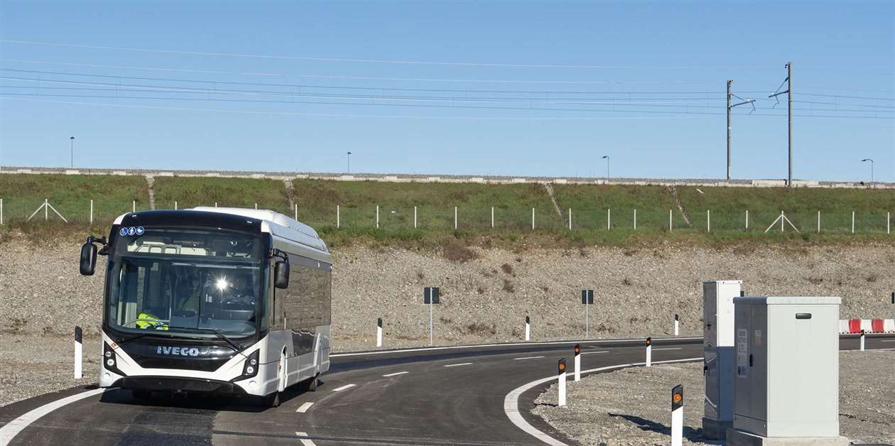 Iveco Bus takes part in Italian road charging test - Power Progress