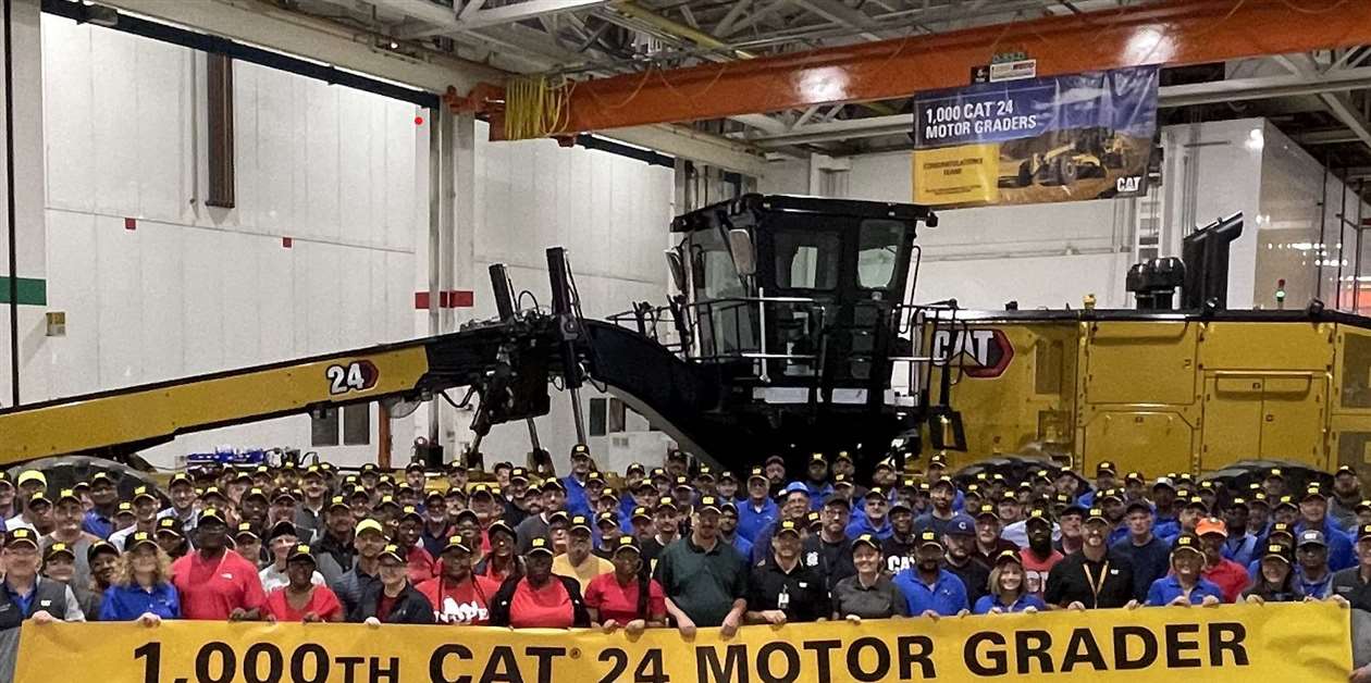 Caterpillar produces 1000th Cat 24 motor grader - Power Progress