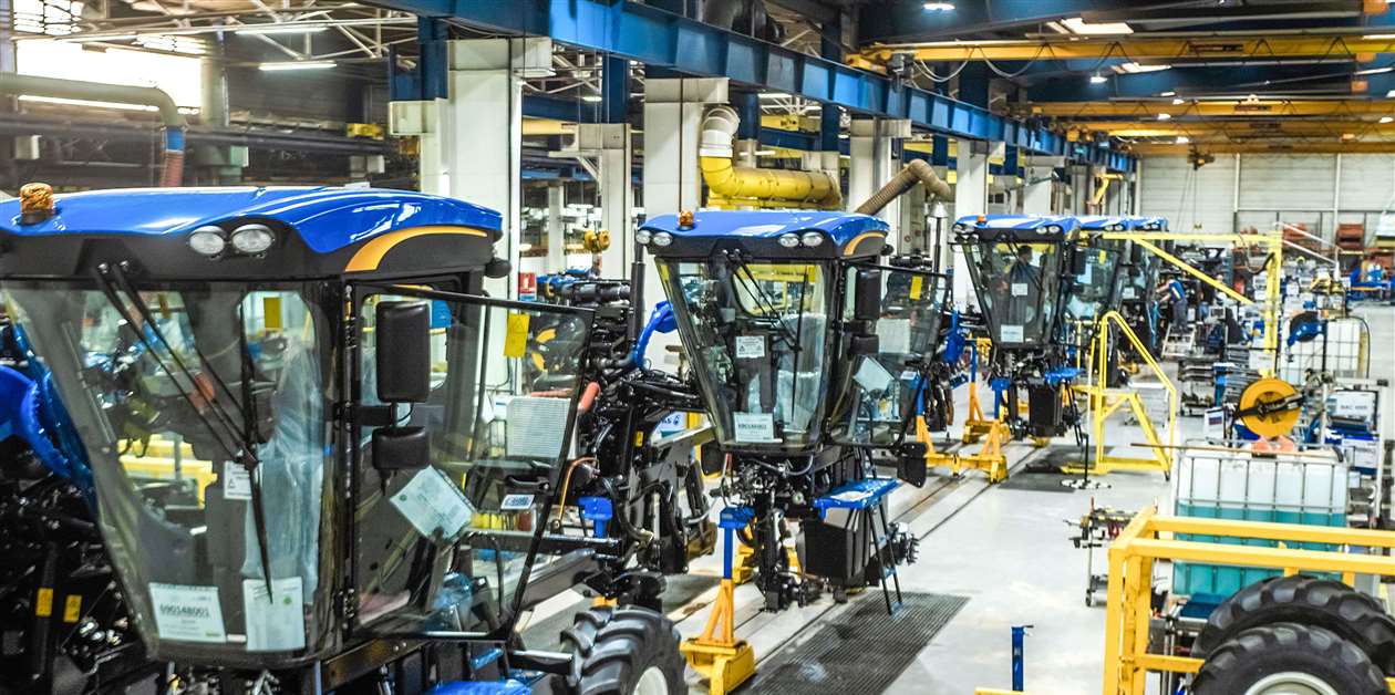 New Holland wins plant investment, launches TE6 straddle tractors ...