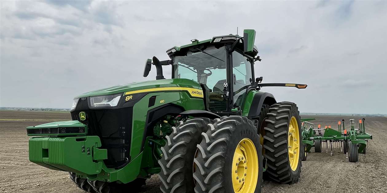 Video: John Deere Demos Autonomy on Deere 8R Tractor - Power Progress