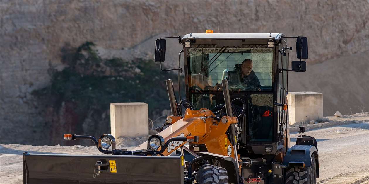 New Case D-Series motor graders include Dual Power engines - Power Progress