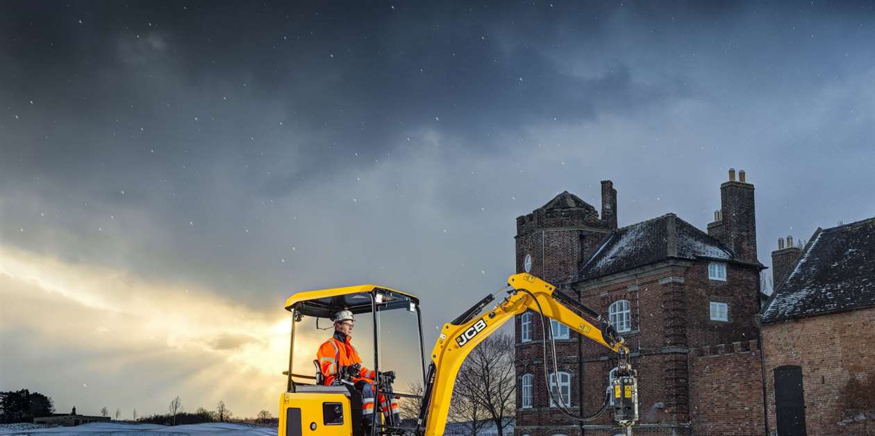 JCB Looking Electric - Power Progress
