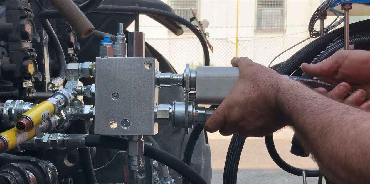 Hydraulic Brake Adaptor Between Tractor And Trailer - Power Progress