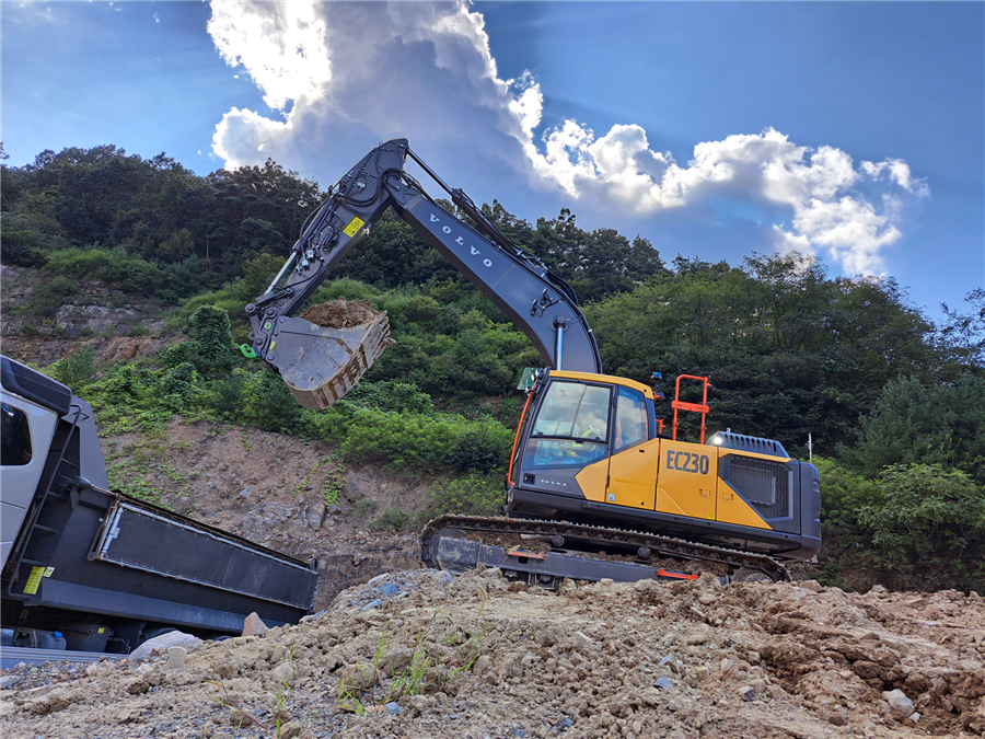 New Volvo CE excavators deliver an edge with upgrades - Power Progress