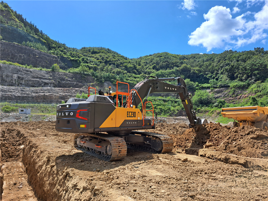 New Volvo CE excavators deliver an edge with upgrades - Power Progress