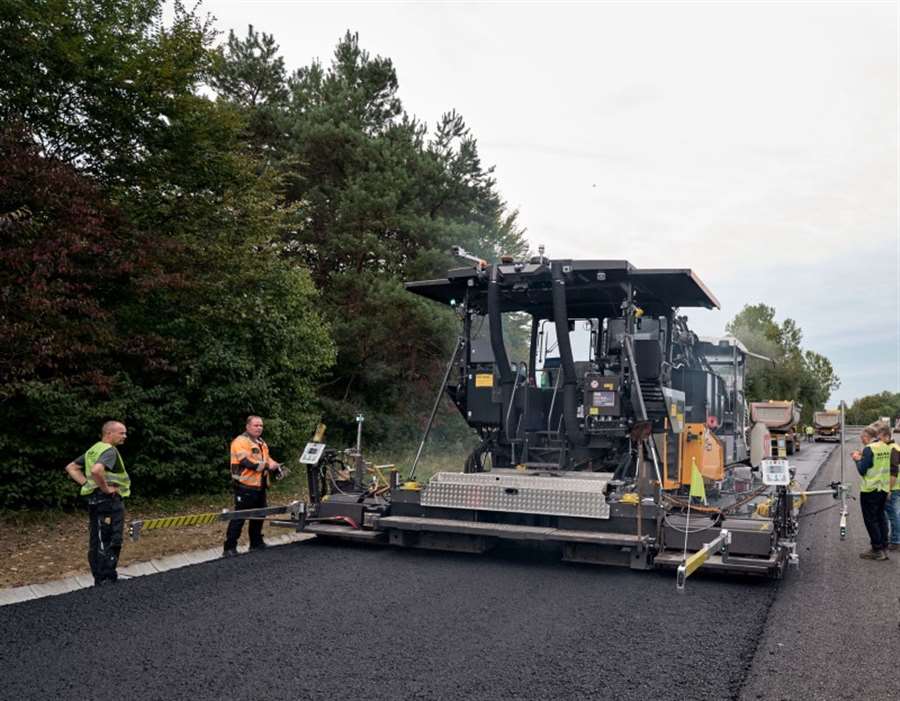 Strabag trials fully autonomous asphalt paving - Power Progress